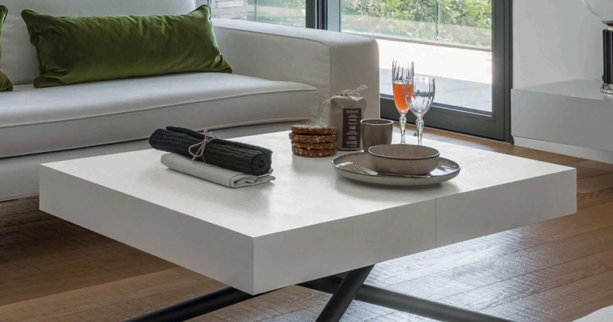 Sofabord, der kan laves om til et spisebord i træ og metal