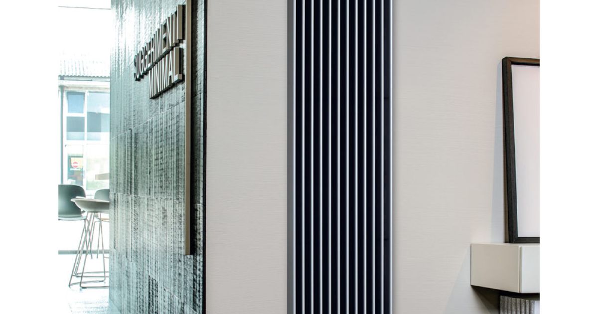 Hydraulisk radiator med dobbelt serie af flade elementer